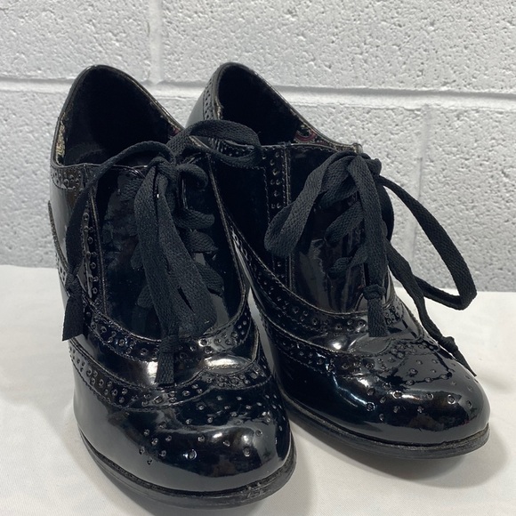 Fiona | Shoes | Fiona Heels In Vintage Design | Poshmark